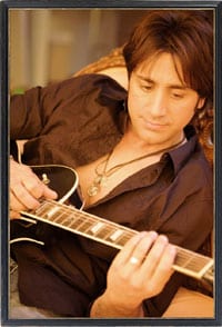 Azar Video Offers "Sunshine" - MusicRow.com