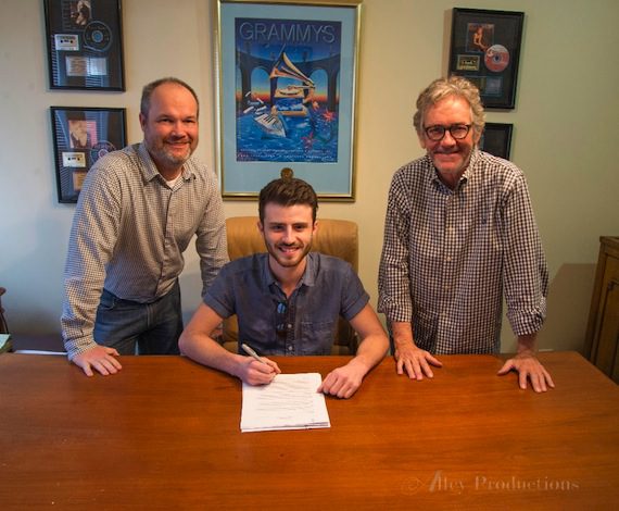 Greylan James Joins Dreamlined Entertainment Roster - MusicRow.com