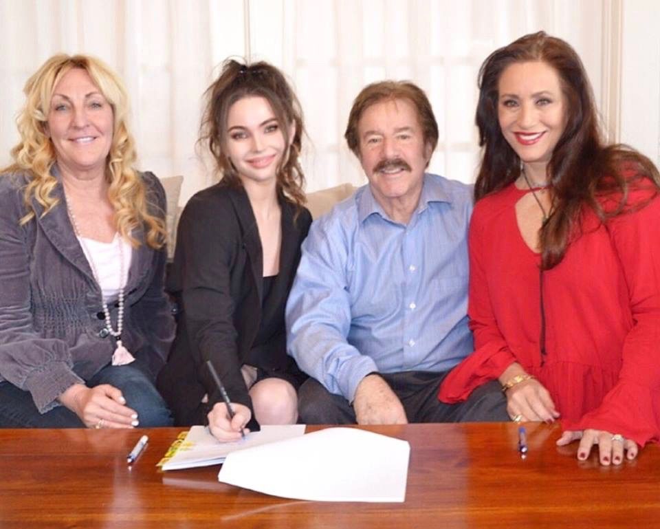 Alexis Ebert Inks With Rezonant And Wrensong - MusicRow.com