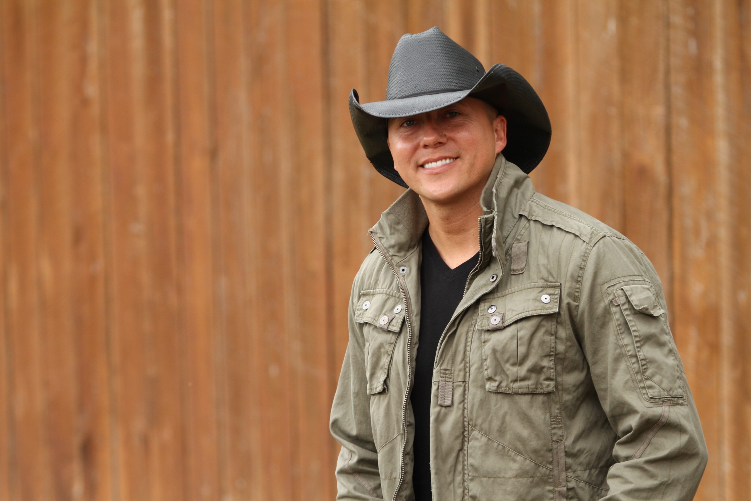 Frank Foster Signs With APA Nashville - MusicRow.com