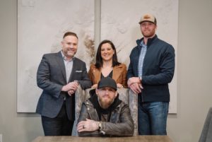 Brantley Gilbert Inks New Management Deal - MusicRow.com