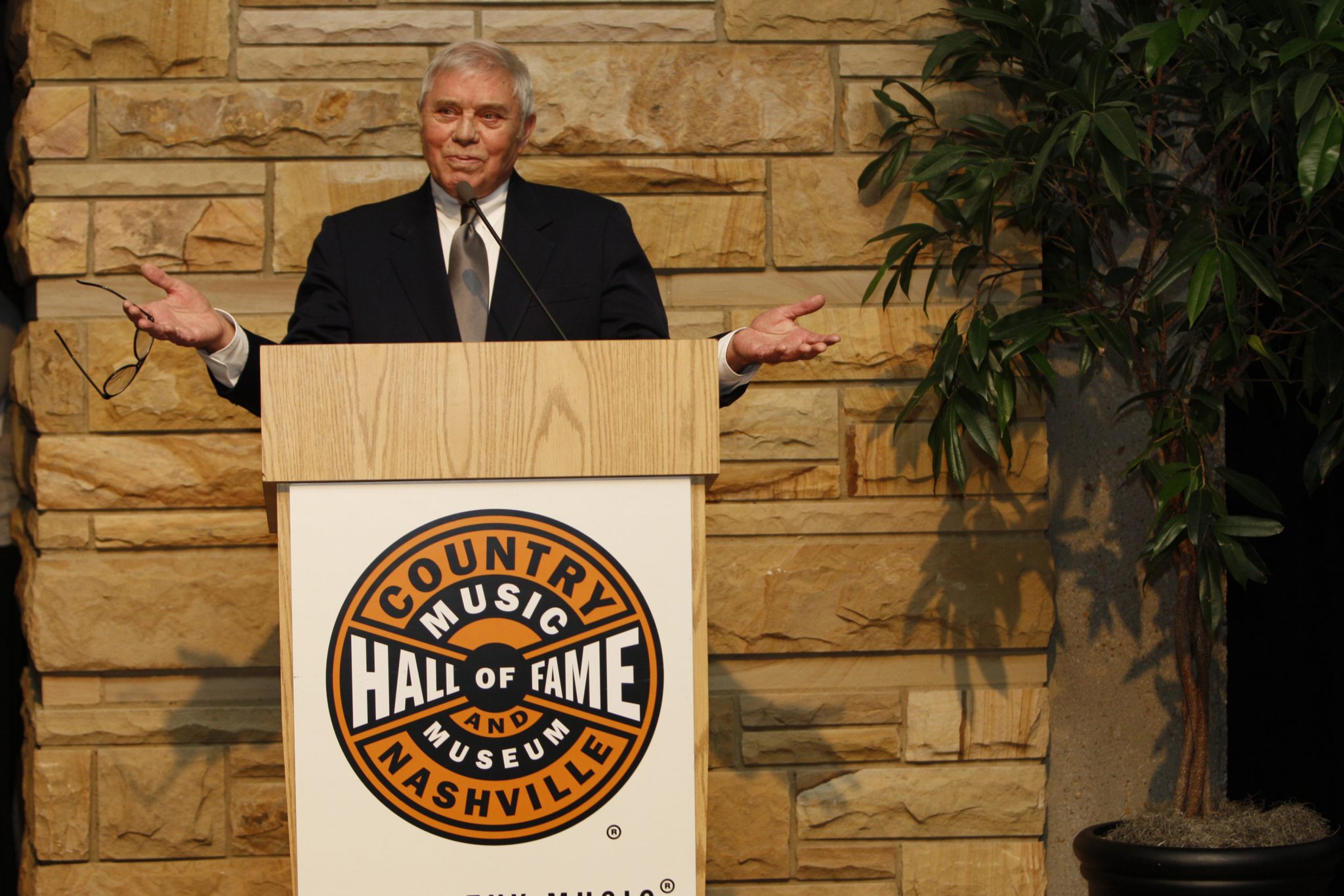 “The Storyteller“ Tom T. Hall Passes [Updated] - MusicRow.com
