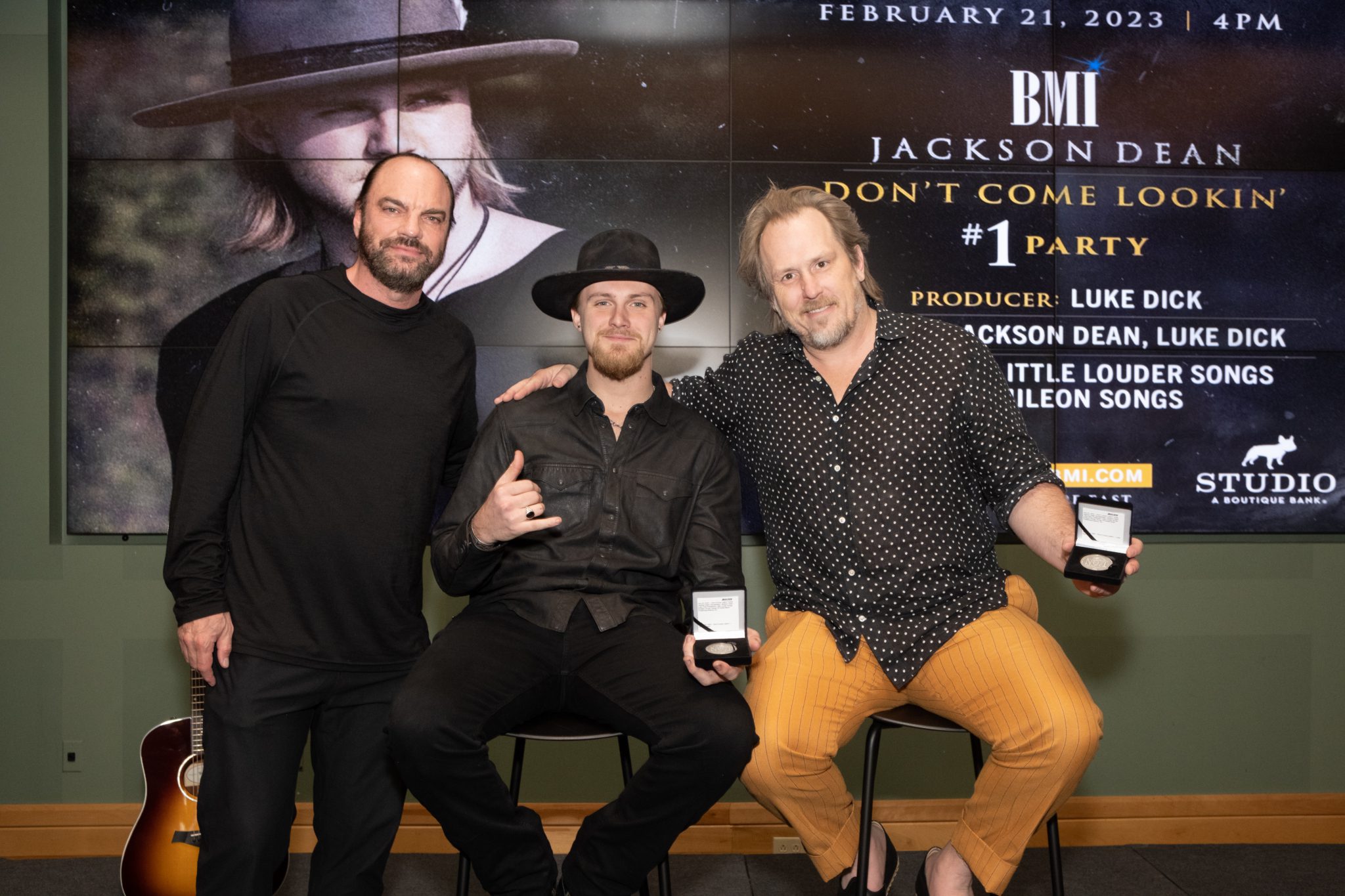 Jackson Dean Celebrates First No. 1 Song 'Don’t Come Lookin ...