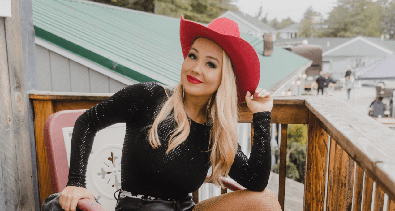 RaeLynn Signs Exclusive Booking Deal With Kinkead Entertainment Agency ...