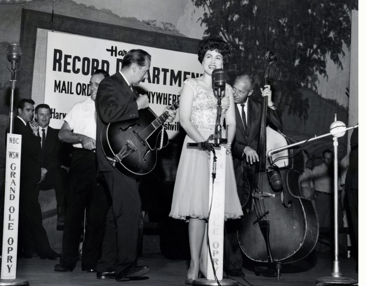 Opry Photographer Les Leverett Dies At Age 96 - MusicRow.com