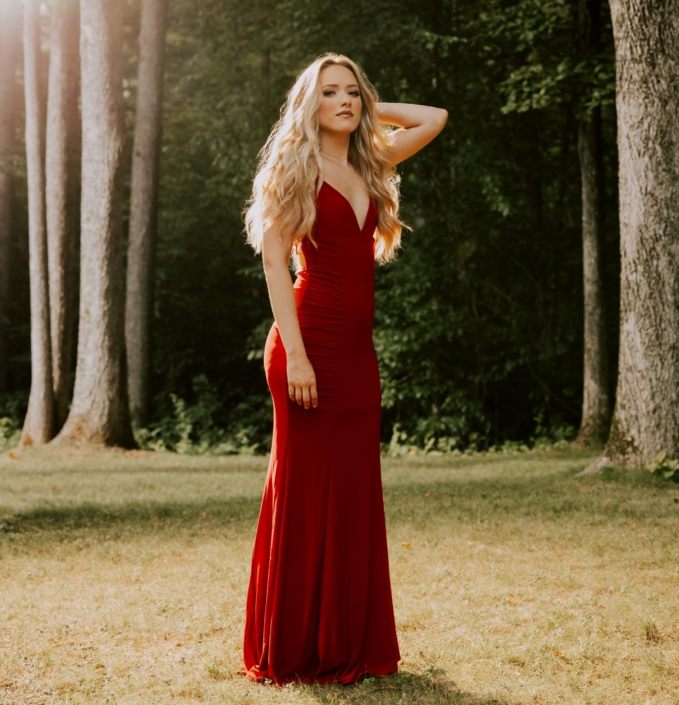 On The Row: Emily Ann Roberts Shares Her Story & Classic Country Style ...