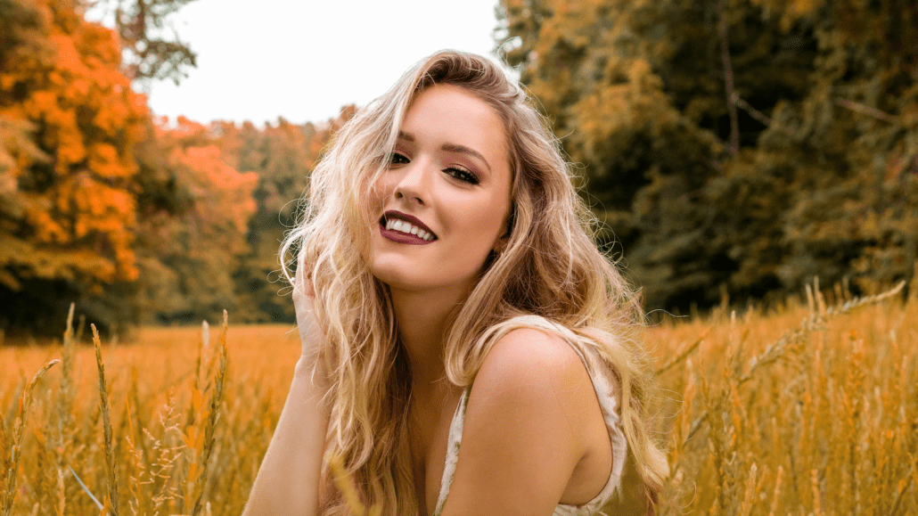 Emily Ann Roberts Just 'Can't Hide Country' This September - MusicRow.com