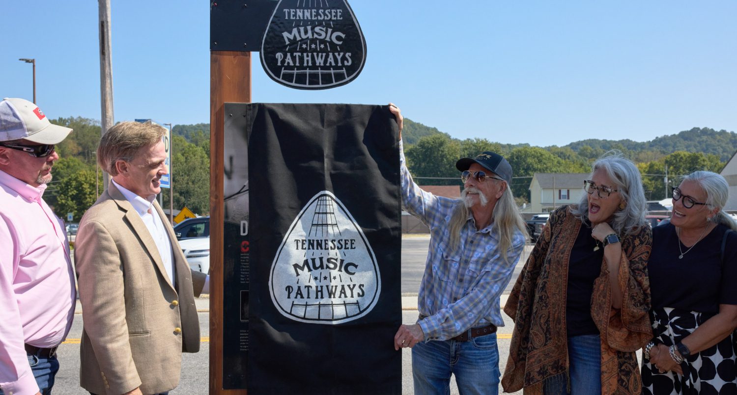 Dean Dillon Honored With Tennessee Music Pathways Marker - MusicRow.com