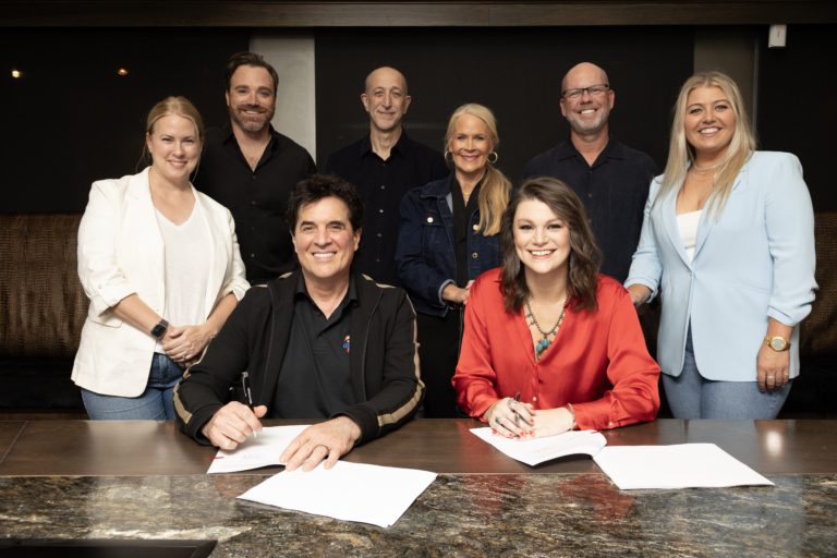 Mae Estes Signs With Big Machine Records - MusicRow.com
