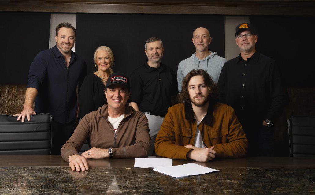 Singer-Songwriter Lecade Inks With Big Machine Records - MusicRow.com