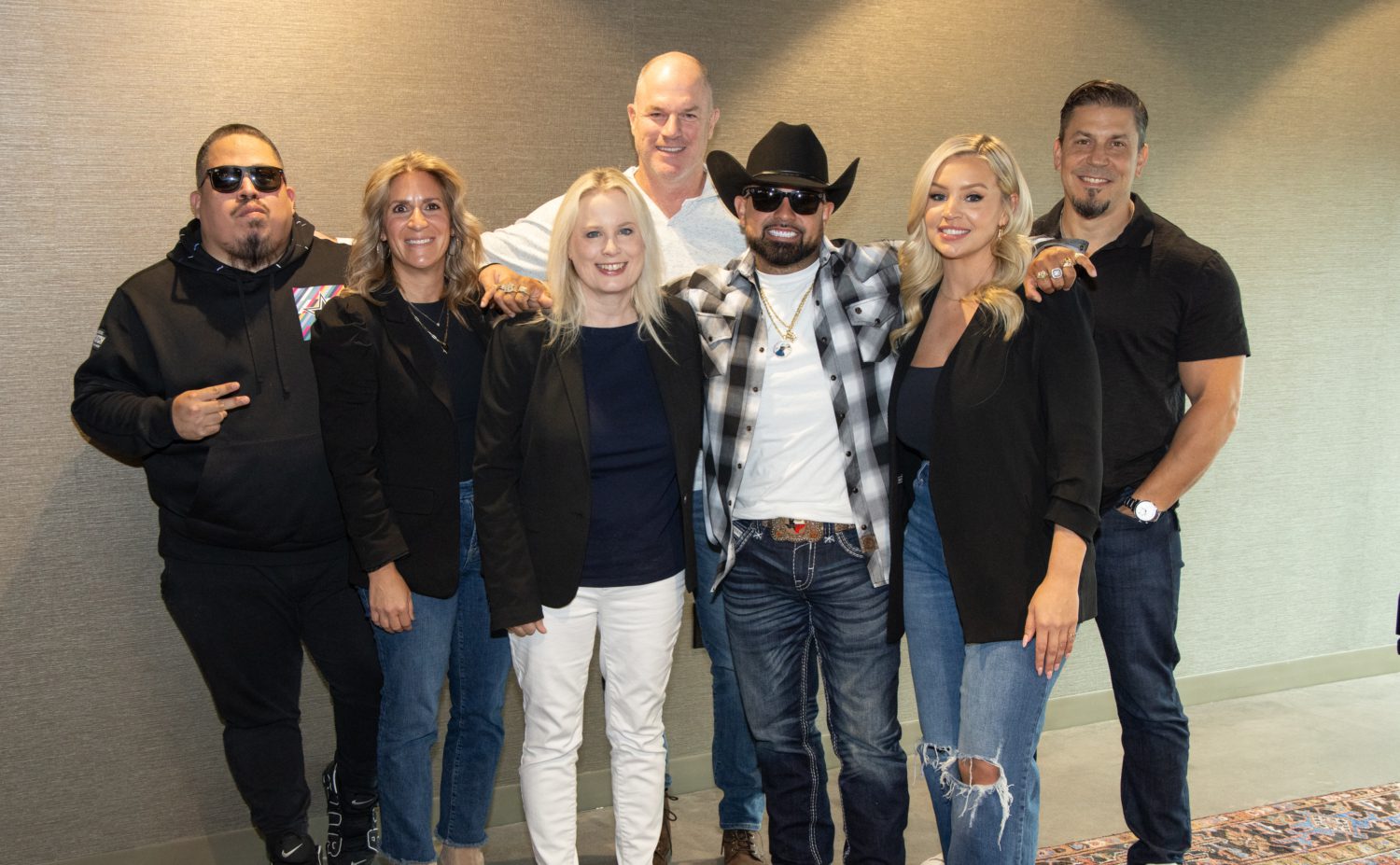 Louie TheSinger Signs With UMG Nashville - MusicRow.com