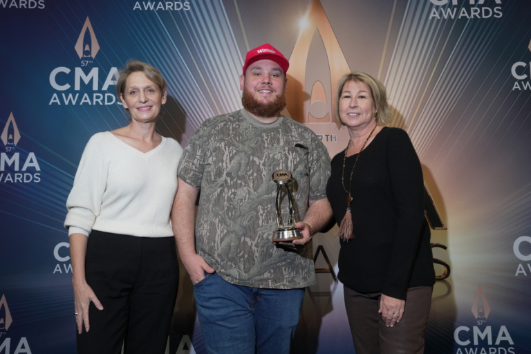 Luke Combs & Kaylee Bell Honored With CMA International Awards ...